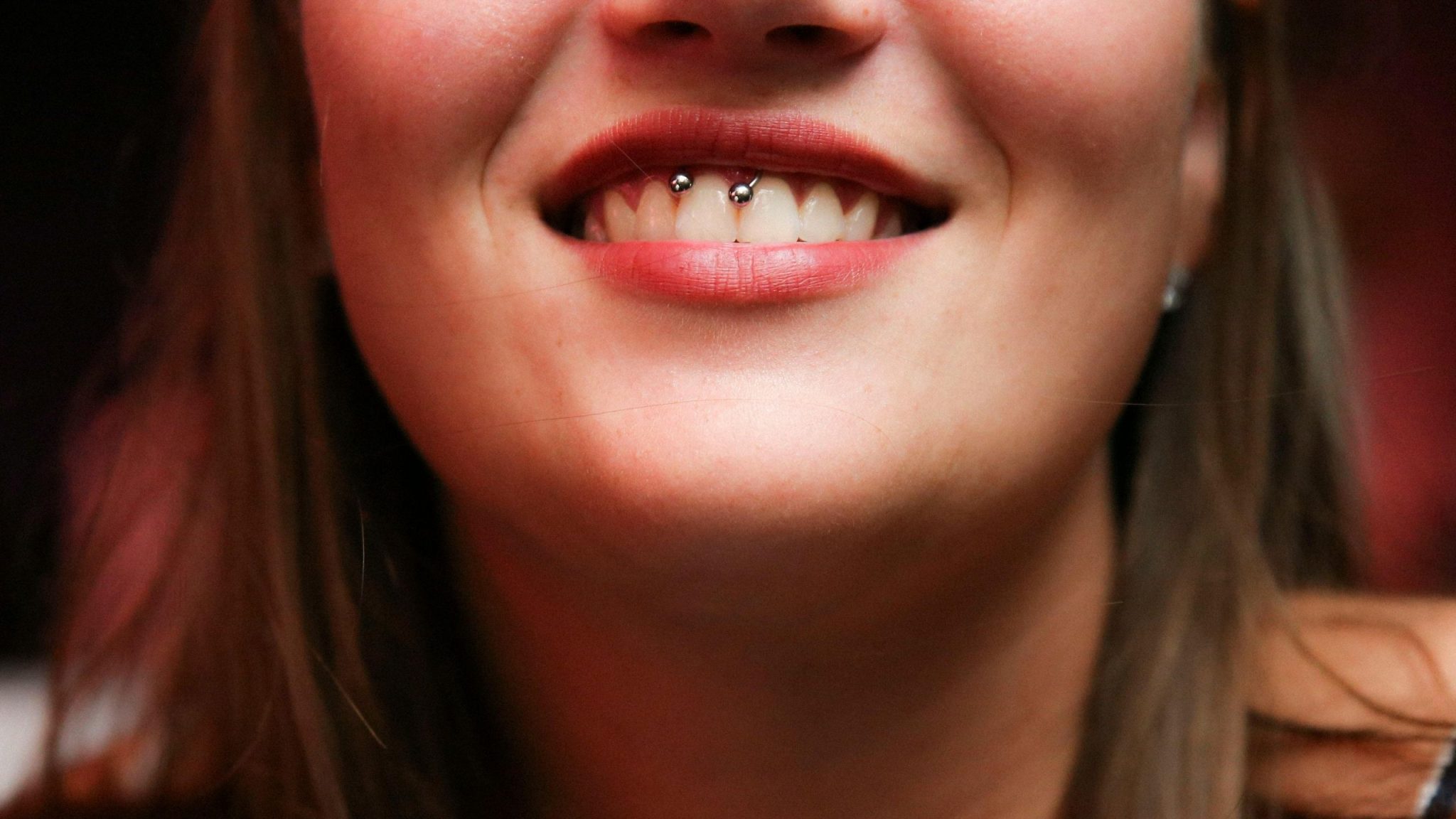 Piercing smiley : tout savoir sur ce piercing discret et tendance